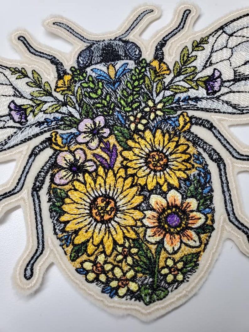 Floral Bee Embroidered Patch - Bee Patches - Bee Embroidery Designs ...