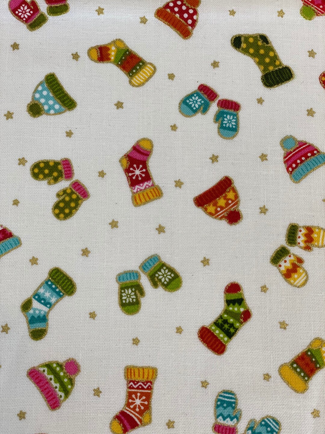 Christmas Mittens Fabric: Woolly Hats Quilting Cotton - Cream Fat ...