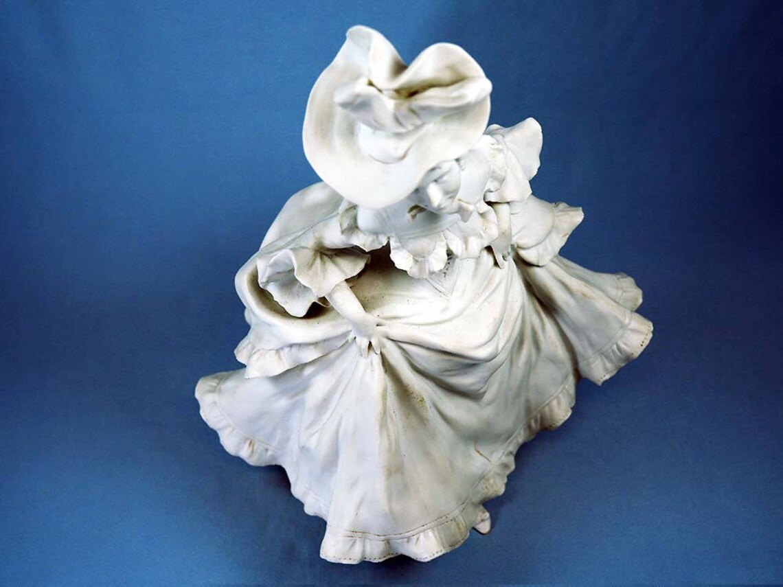 19 Century Bisque Porcelain Figurine Lady Bowing - Etsy