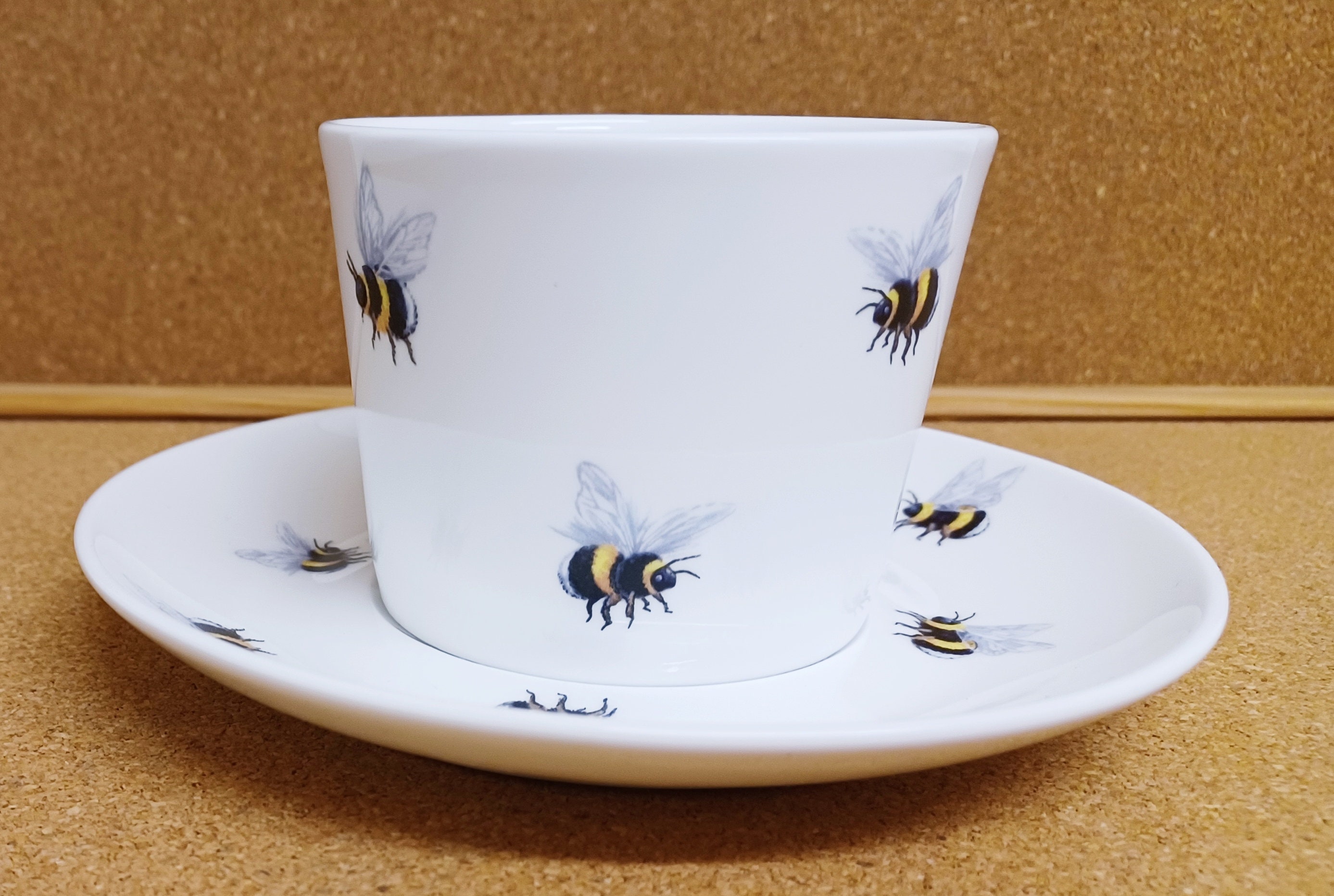 Bees 2 Tea Cups and 2 Saucers Bumblebee Fine Bone China 250 Ml Sterling ...