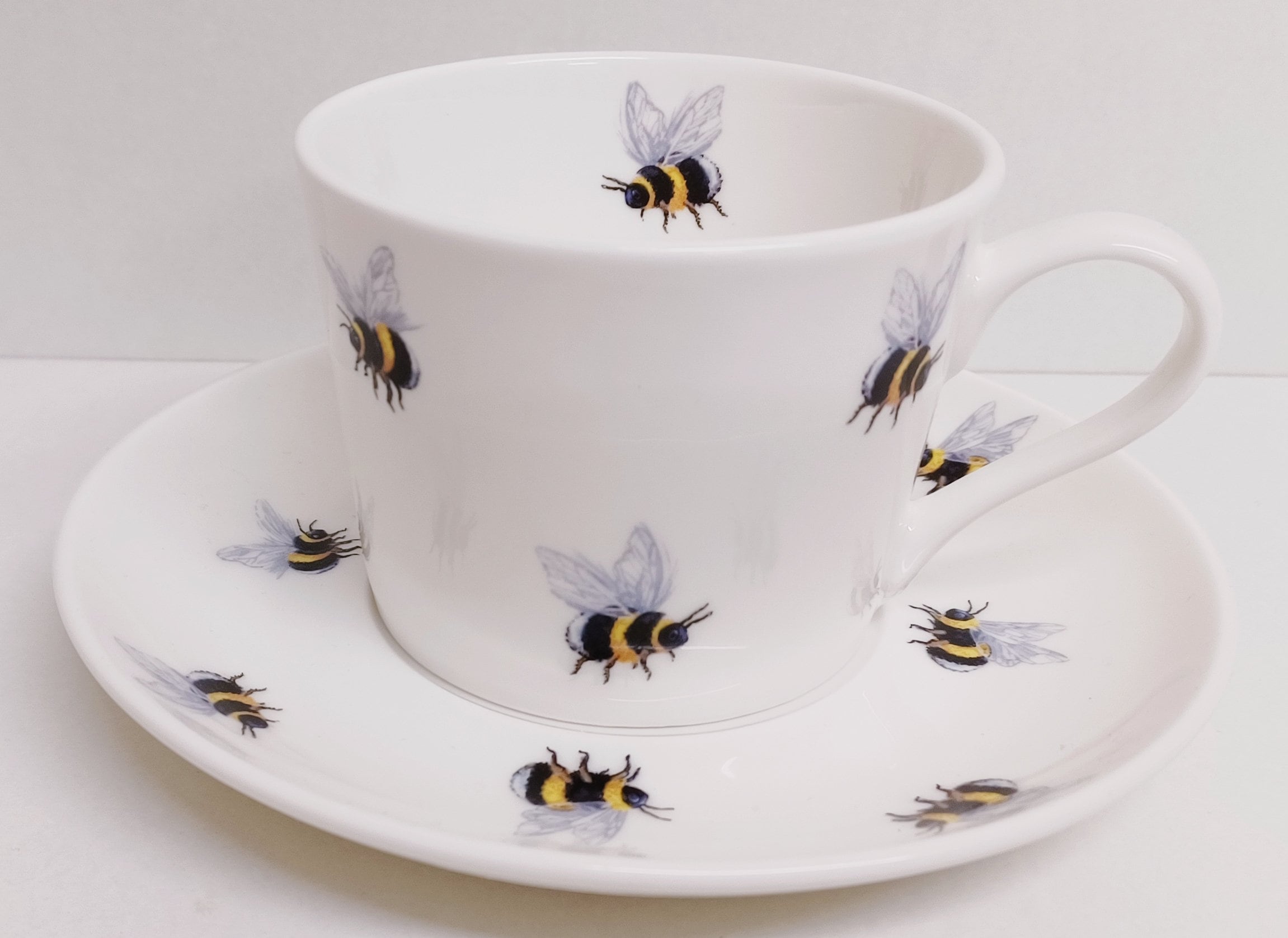 Bees 2 Tea Cups and 2 Saucers Bumblebee Fine Bone China 250 Ml Sterling ...