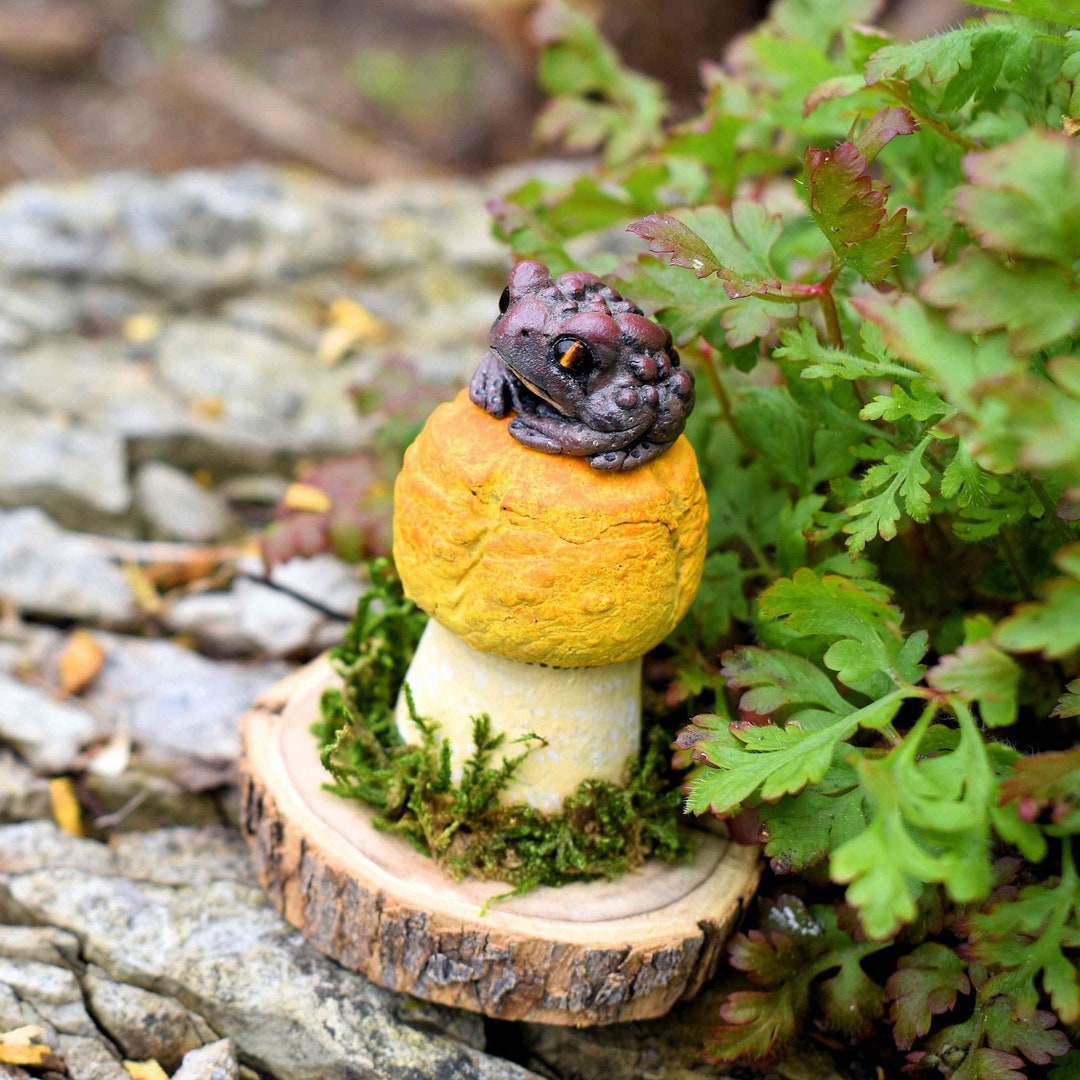 Mushroom Toad Figurine - Etsy