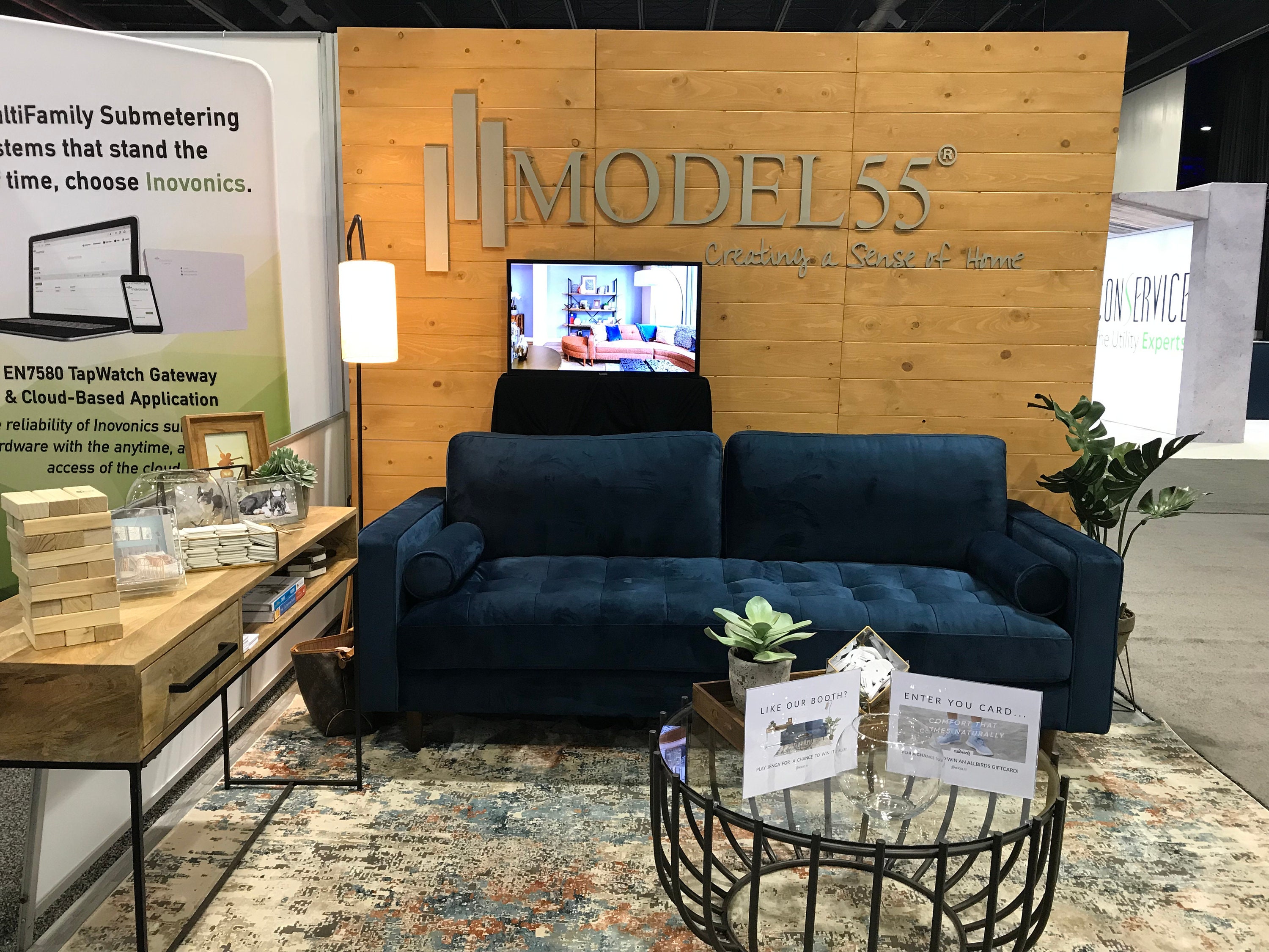 Custom Wood Trade Show Booth Rental, Portable Slatwall Clothing Display ...
