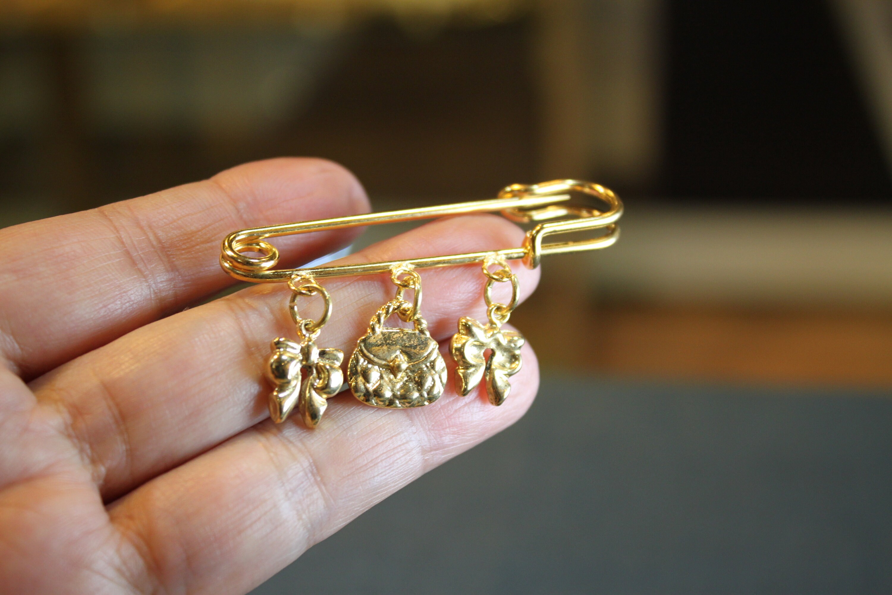 3 piezas 80's Vintage Gold Plated Pins con dangling Charms, Vpins0720 ...