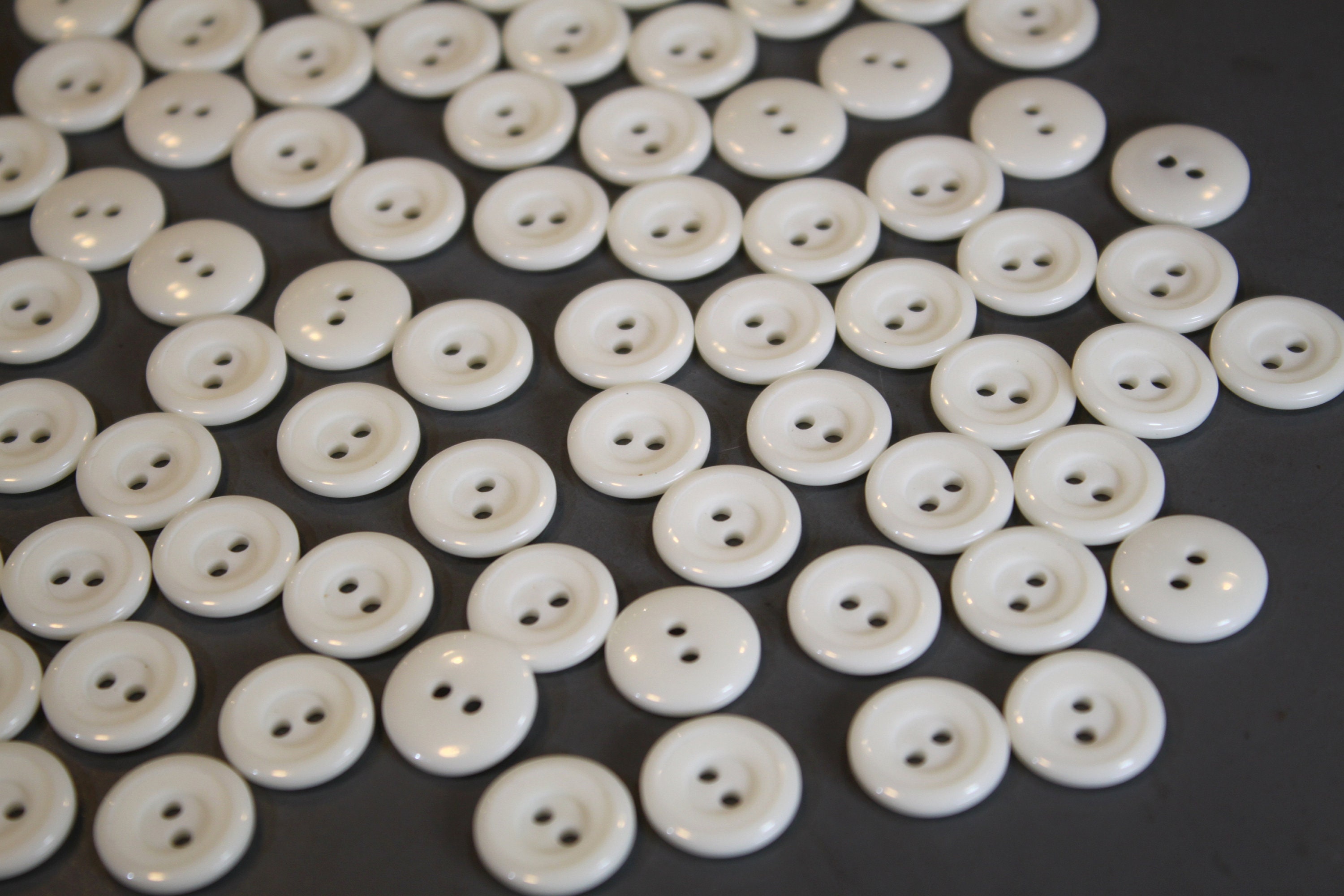 VINTAGE Buttons 70 Pieces 13.5mm Simple Ivory White 2 Holes Resin ...