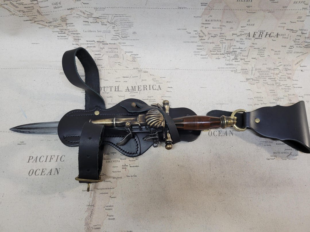 18th Century Aged Pirates Dagger Flintlock Non-firing With a Black Leg ...