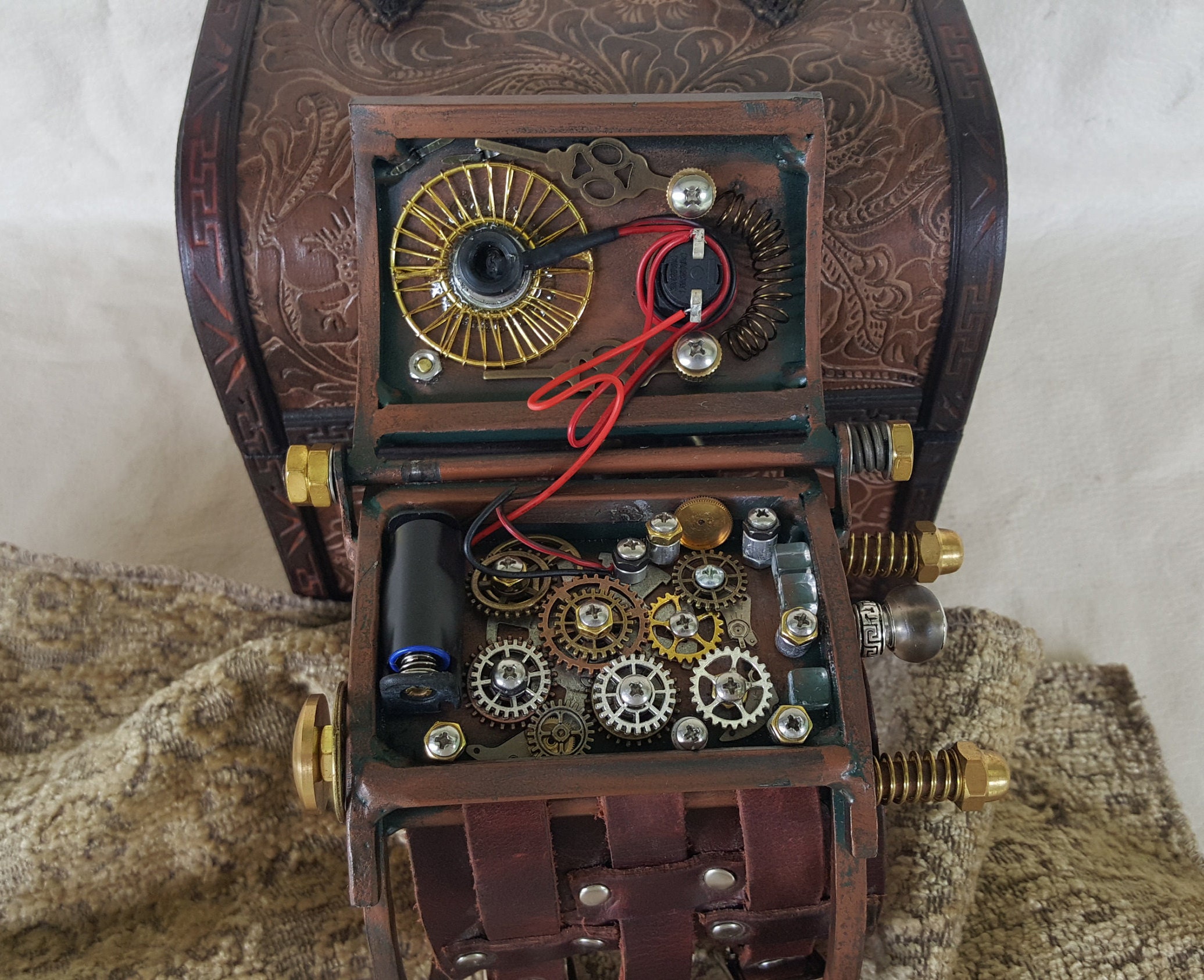 Greg done's Steampunk Vortex Manipulator With Wooden Steampunk Box