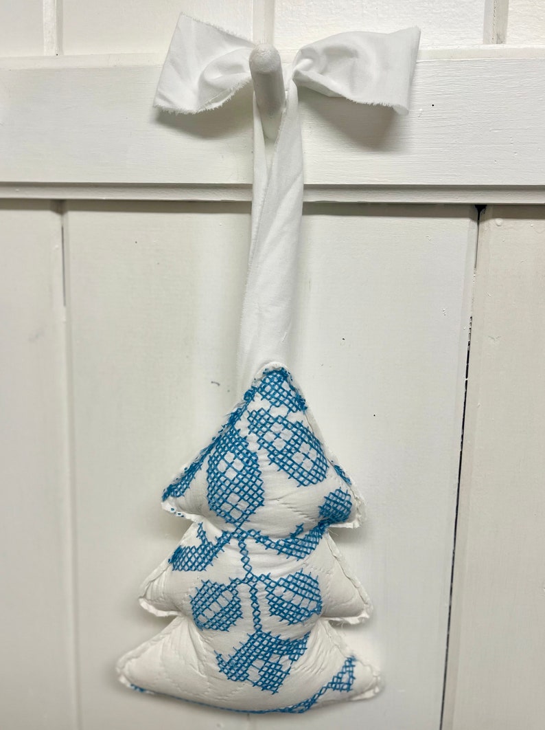 Vintage Quilt Christmas Tree Decor: Upcycled Holiday Pillow - Etsy