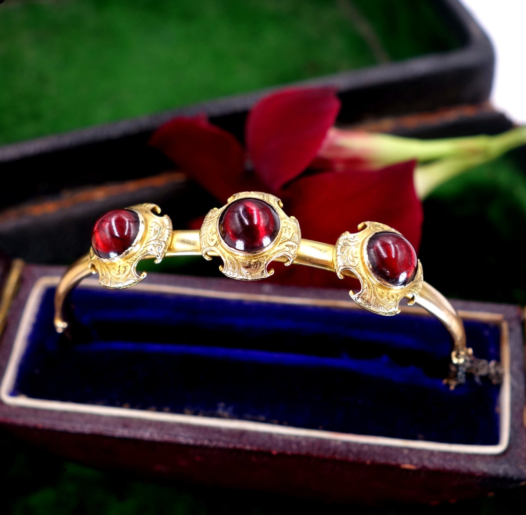Antique Victorian C. 1870 Garnet Cabochon 15K Yellow Gold Bangle ...