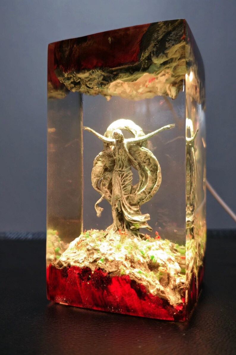 Qu.een Mar.ika Lamp, Quee.n Mar.ika Figure, Epoxy Resin Lamp, Resin ...