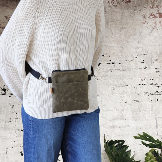 Flat fanny pack for travel store