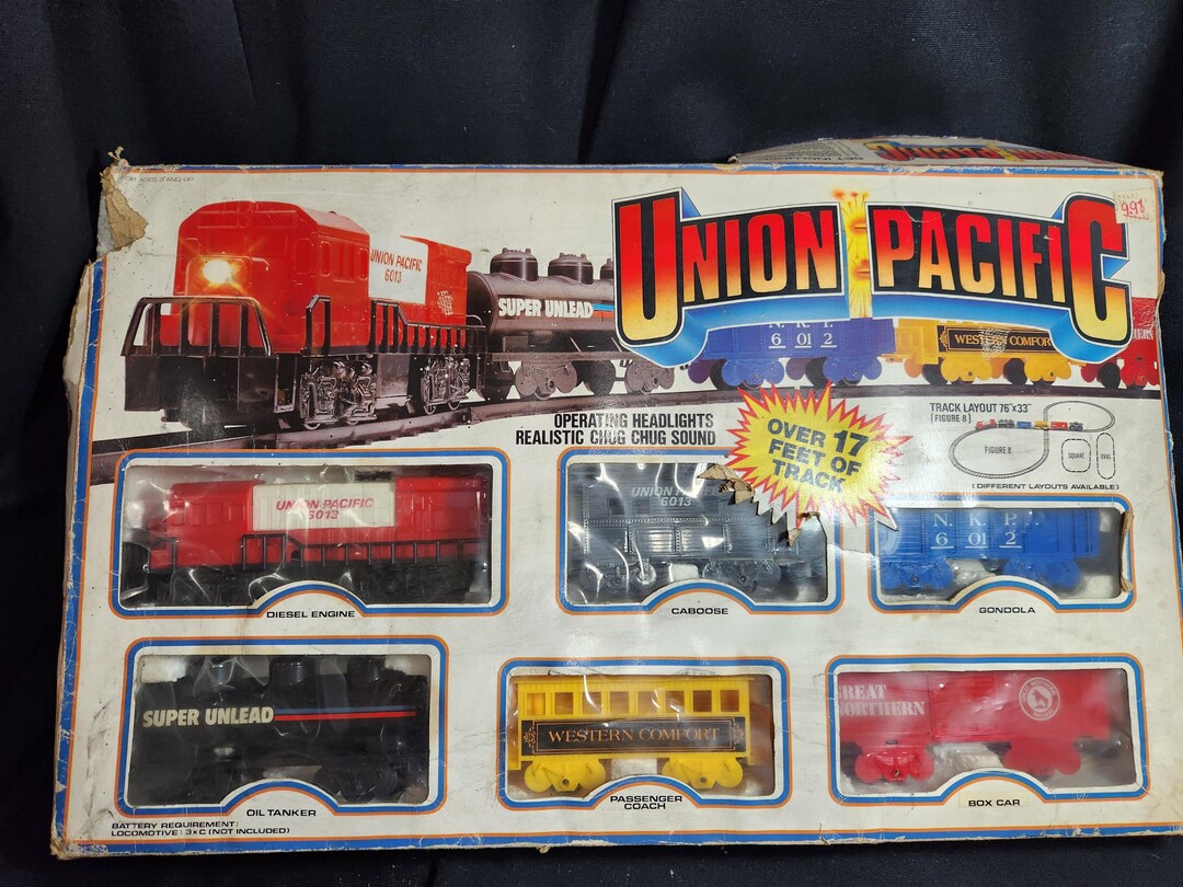 Vintage Plastic Union Pacific 6013 Train Set - Includes Diesel Engine ...