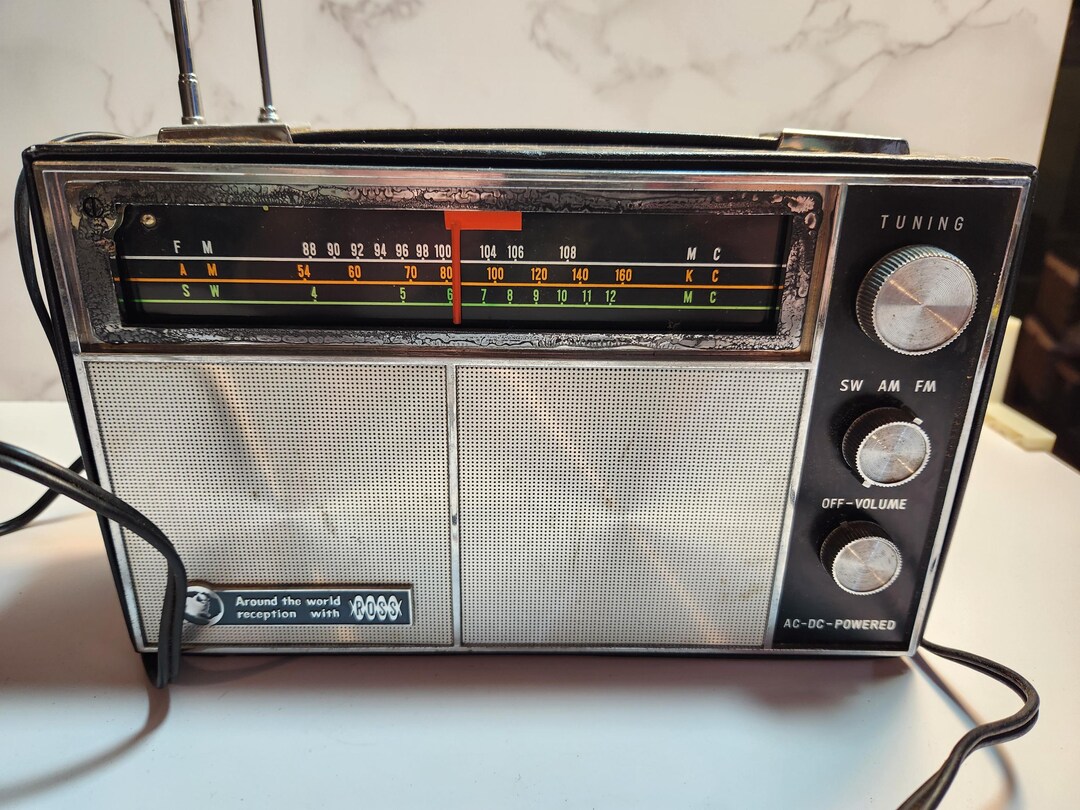Vintage Ross RE-1915 N World Master Multi Band Portable Radio - Faint ...