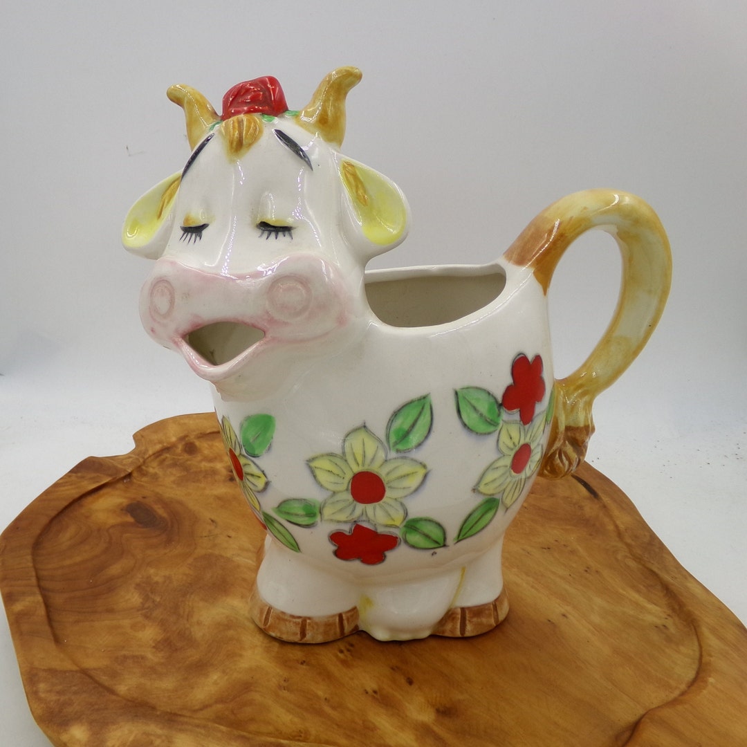 This is a Vintage White Ceramic Moo Cow Creamer by Aprice Import Japan ...