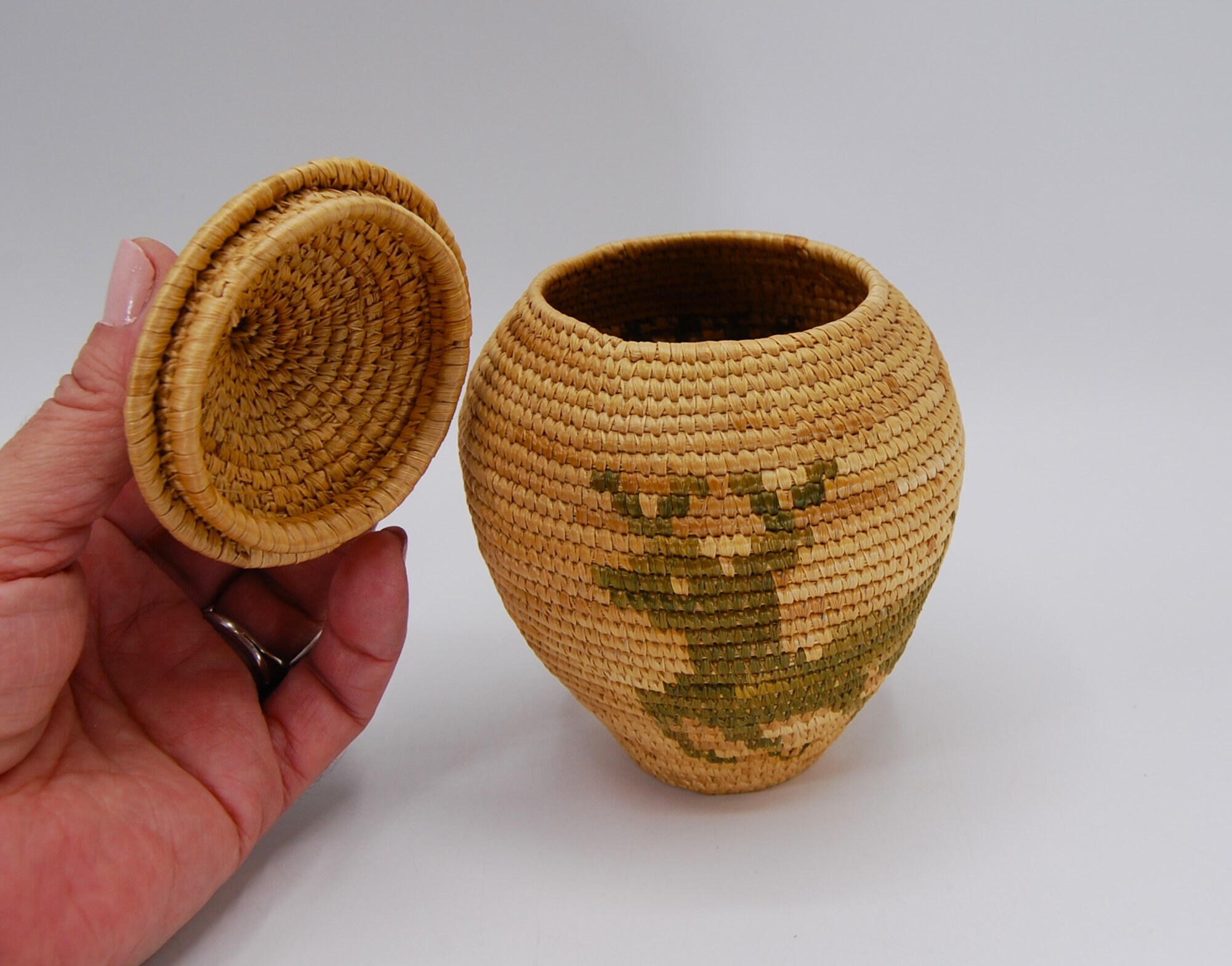 Vintage Yupik Deer Basket Arctic Yup Ik-inupiat Coiled Lid Sea - Etsy