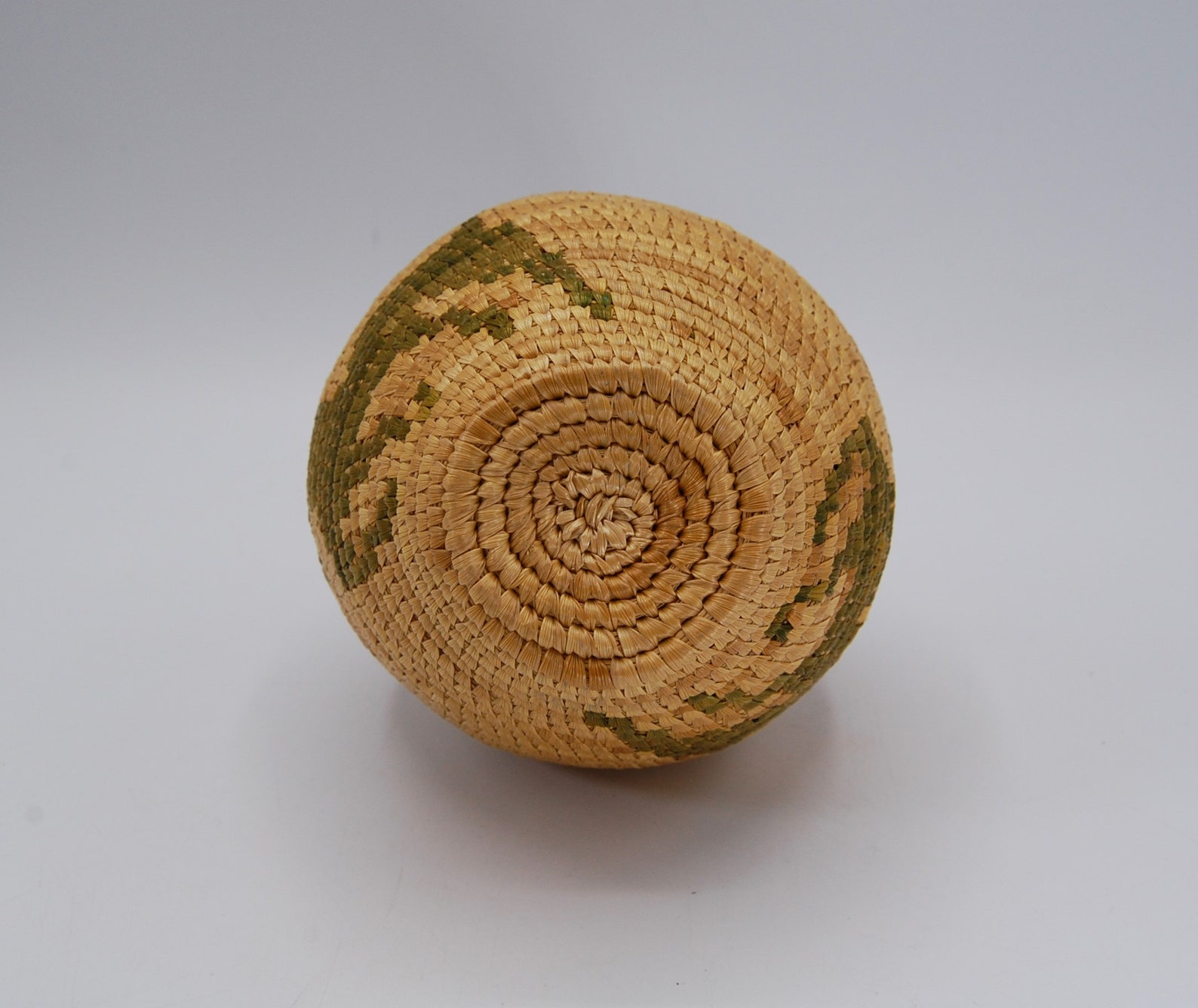 Vintage Yupik Deer Basket Arctic Yup Ik-inupiat Coiled Lid Sea - Etsy