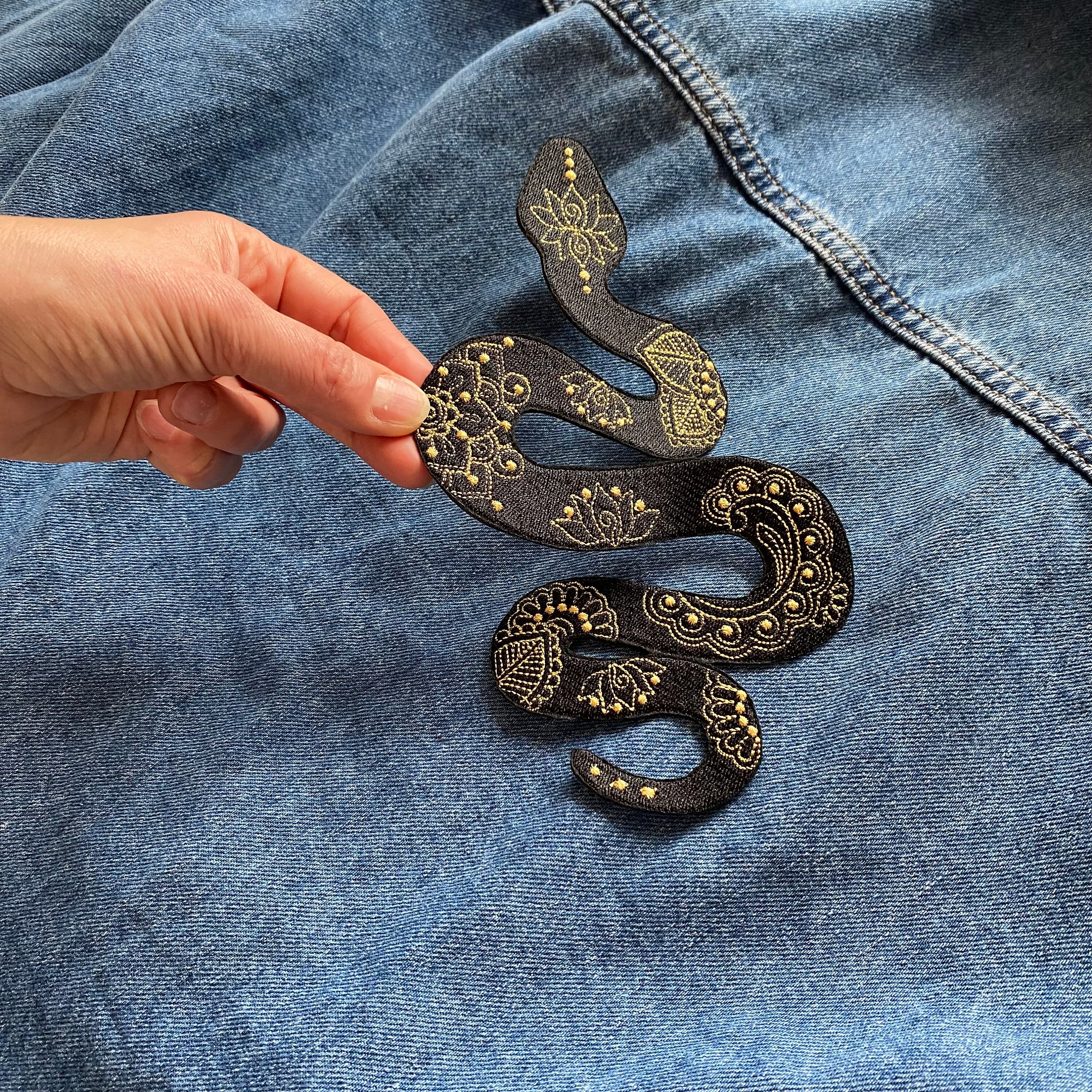 Mehendi Black Snake Iron on Patch, Cobra Badge, Rattlesnake Sew on ...