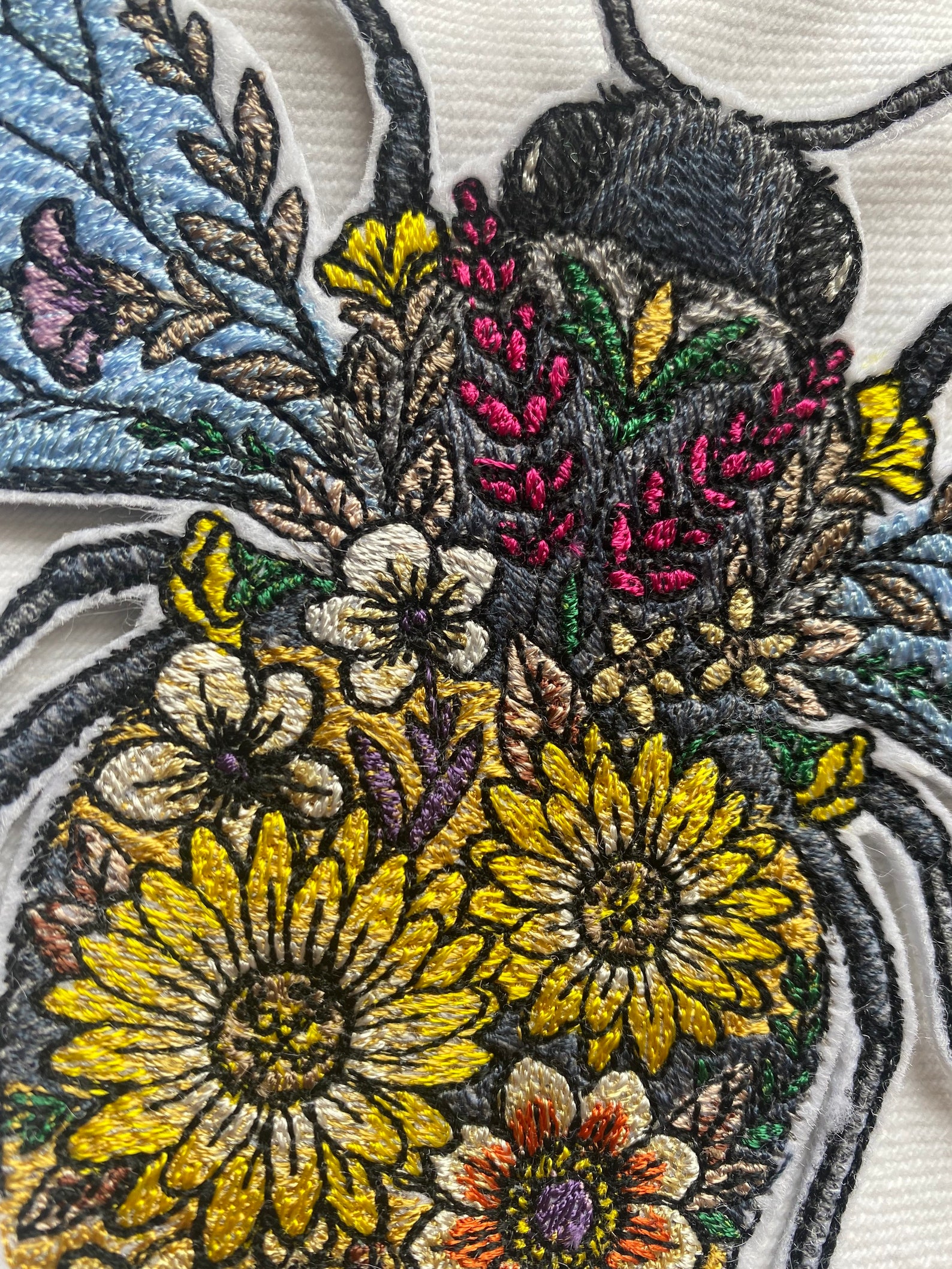 Floral Bumblebee Iron on Patch. Bee Applique. Embroidered Sew - Etsy