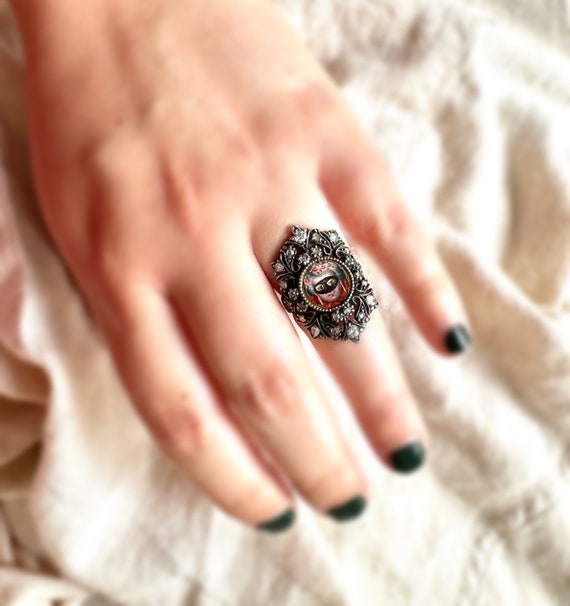 Antique Masquerade Ring. Gold rose cut diamonds ename… - Gem