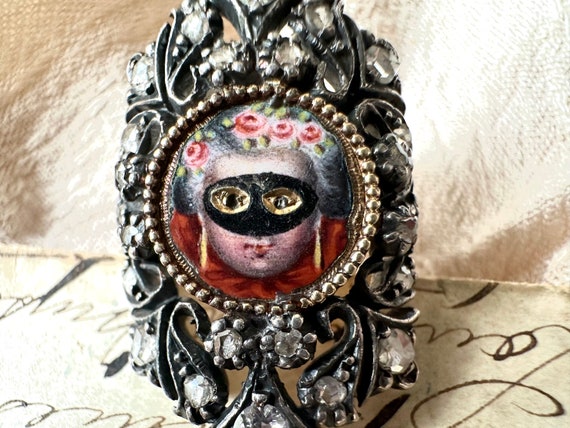 Antique Masquerade Ring. Gold rose cut diamonds ename… - Gem
