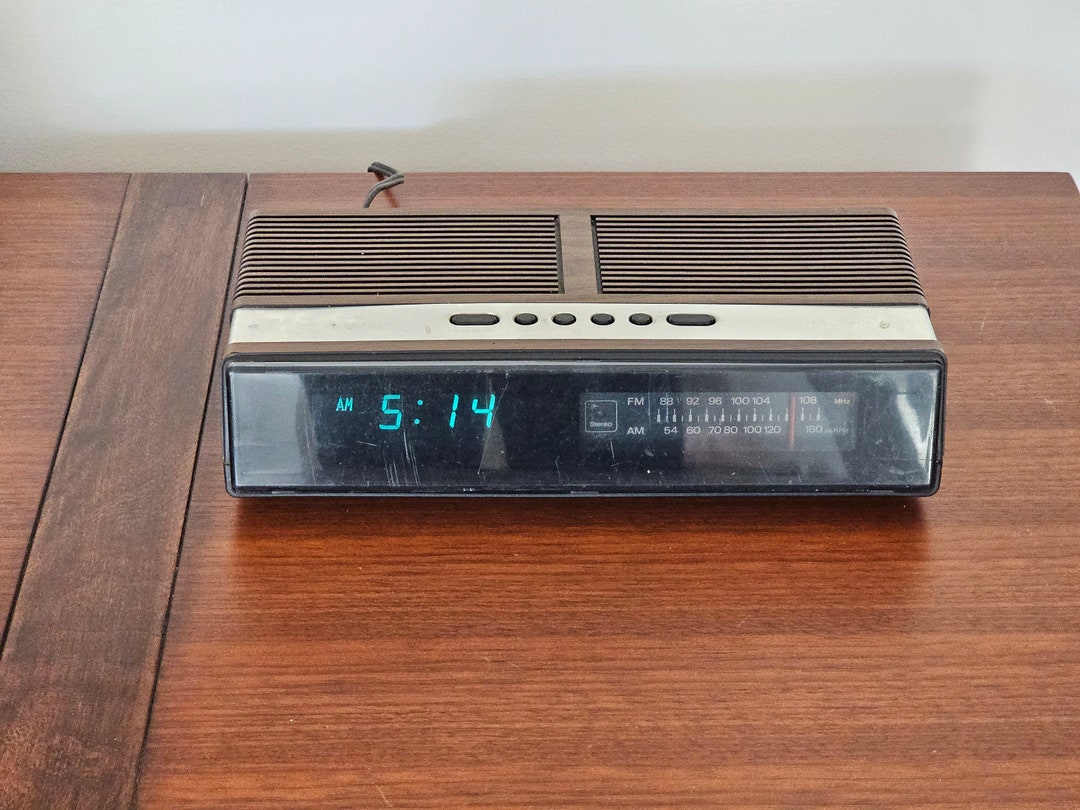 Vintage Pulser II Digital Clock Radio/1980's Clock Radio Bedside Alarm ...