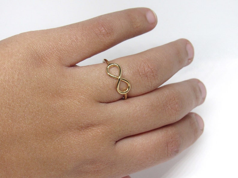 Anillo infinito de oro macizo • Oro amarillo o rosa de 14 k - Etsy España