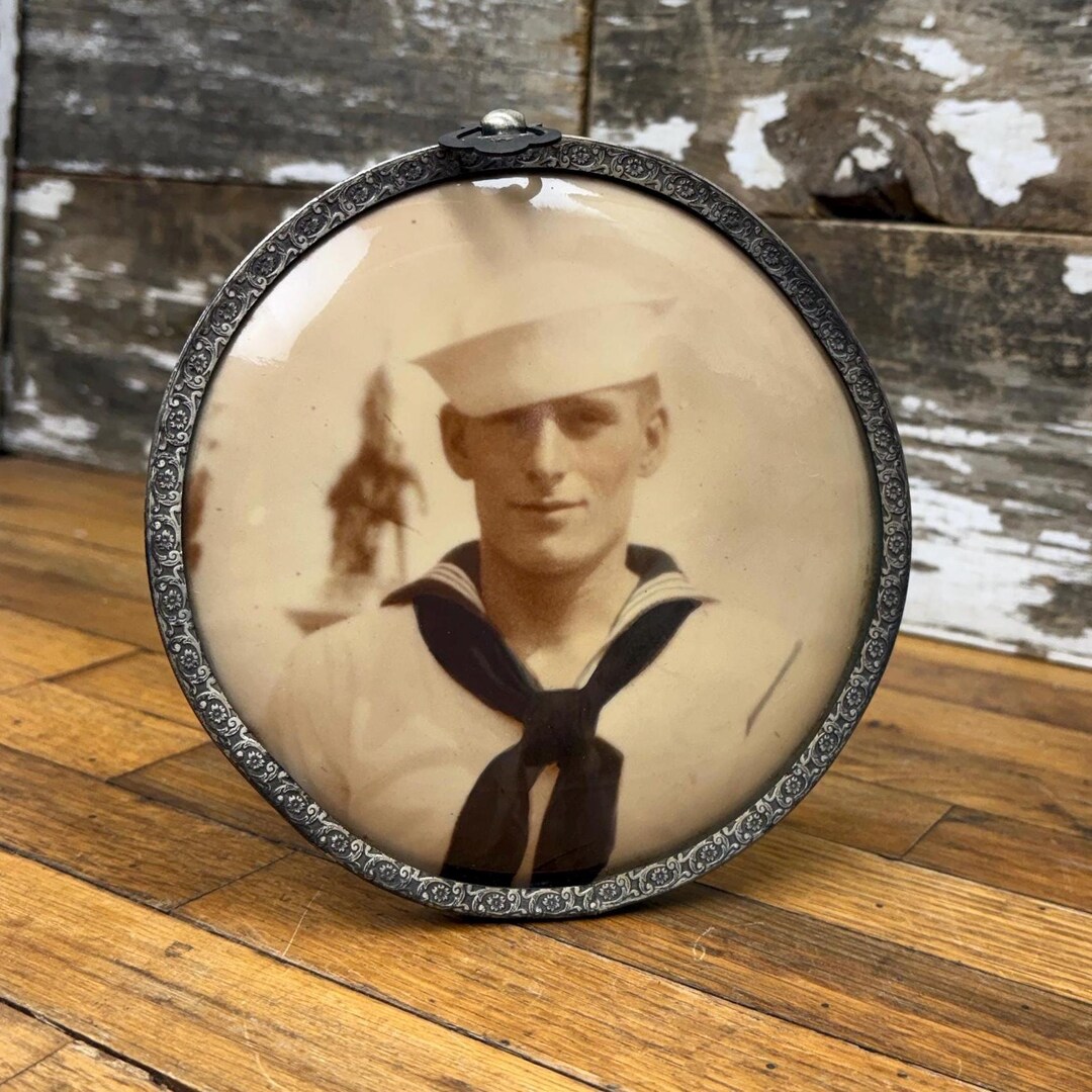 Framed World War Two US Navy Sailor Photograph Metal Floral Frame Free ...