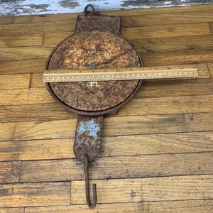 Rustic Metal Hanson 60lb Hanging Scale - Vintage Hanging Scale - Non ...