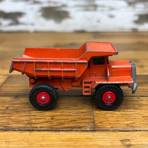 1968 Lesney Matchbox 28 Mack Dump Truck Red Hubs Regular Wheel Made in ...