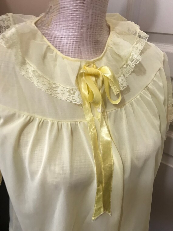 Vintage 1950 “ Michelene “ Nylon Bed Jacket with Lace… - Gem