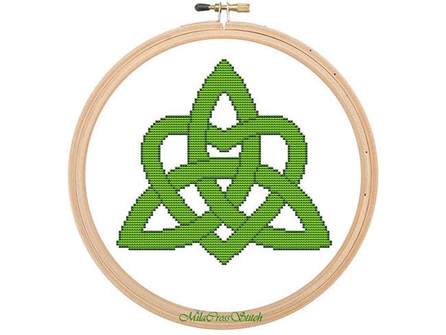 Simple Celtic Knot Cross