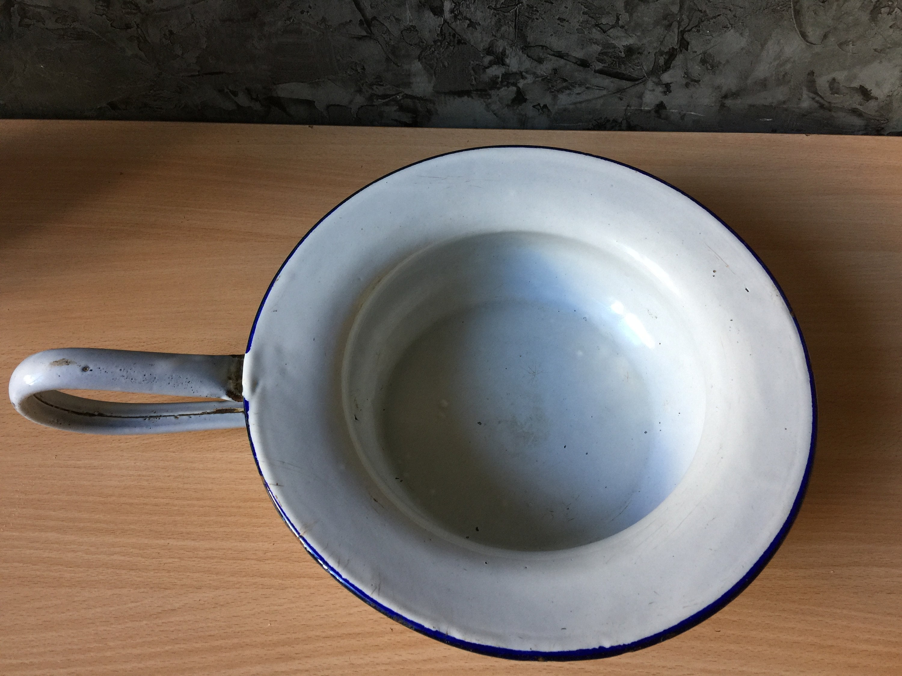 Vintage Enamel Chamber Pot: Farmhouse Planter, Bathroom Decor - Etsy