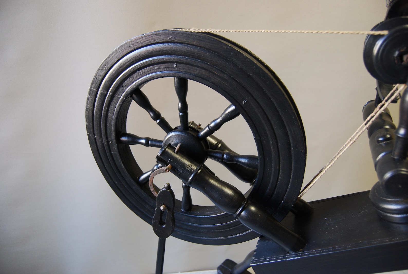 Antique Wooden Spinning Wheel: Primitive Loom Decor - Etsy