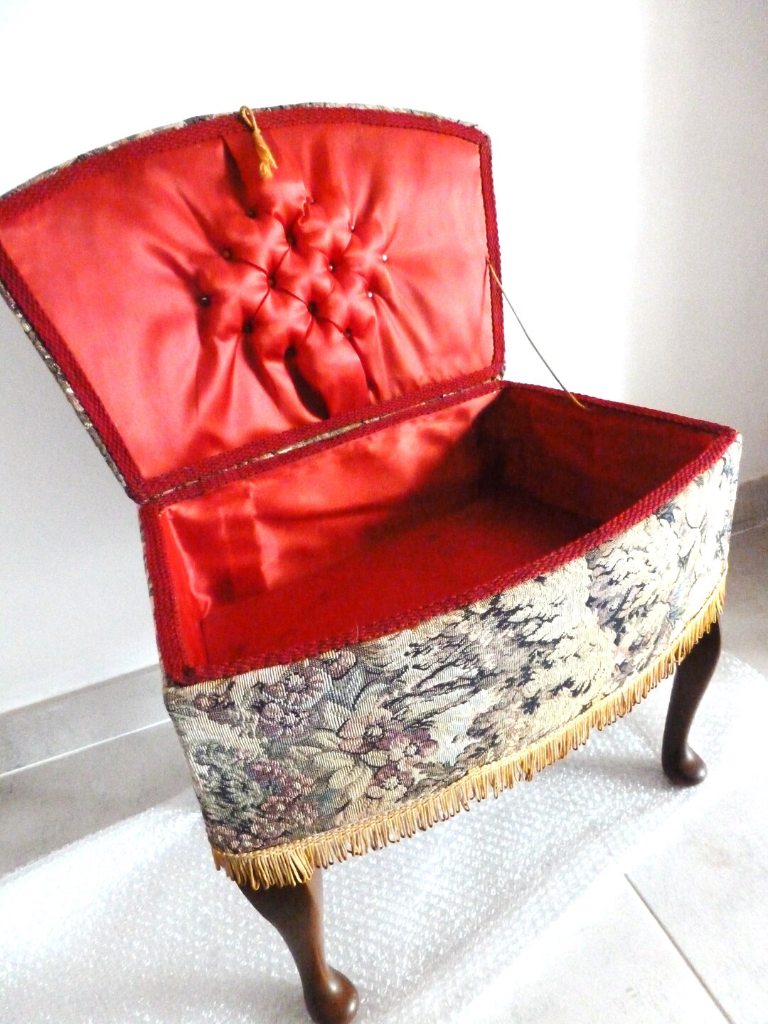 Antique Victorian Era Sewing Machine, Vintage Tapestry Fabric Sewing ...