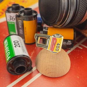 Classic Camera 35mm Film Roll Enamel Pin — Retro Photography Pin | Gift ...