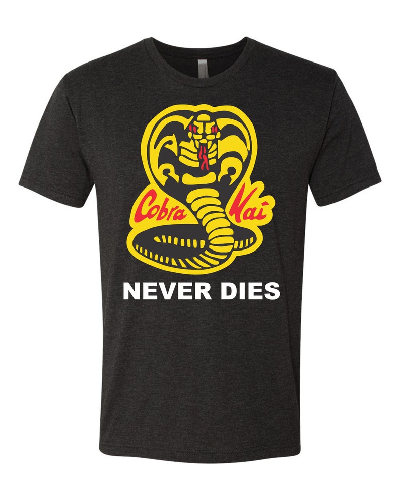 COBRA KAI Never Dies Camiseta Premium Tri - Etsy España