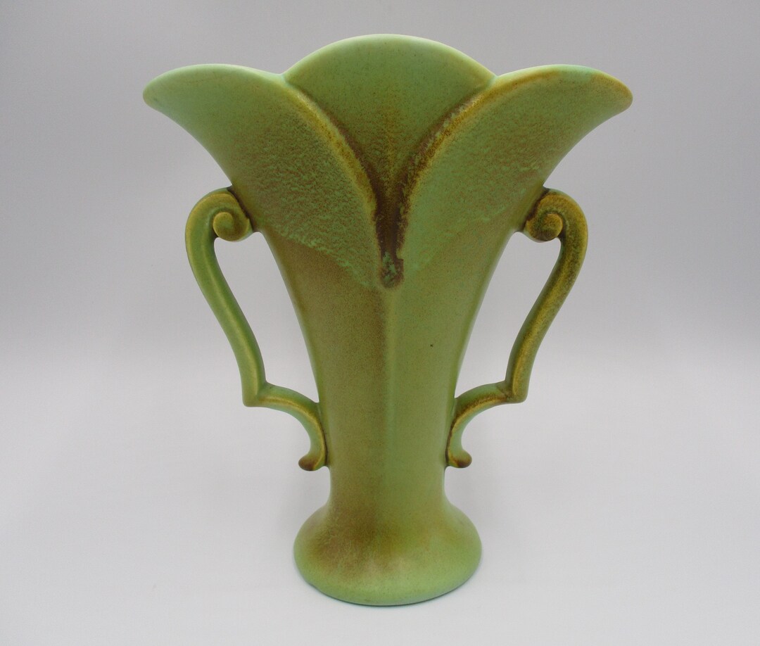 Rumrill Pottery Tulip Vase, Two Handled, H-10, Green and Tan - Etsy