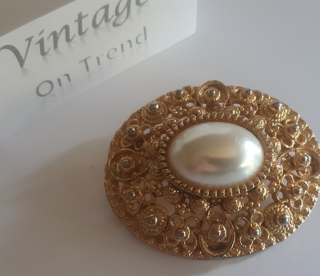 Vintage Victorian Style Brooch - Etsy