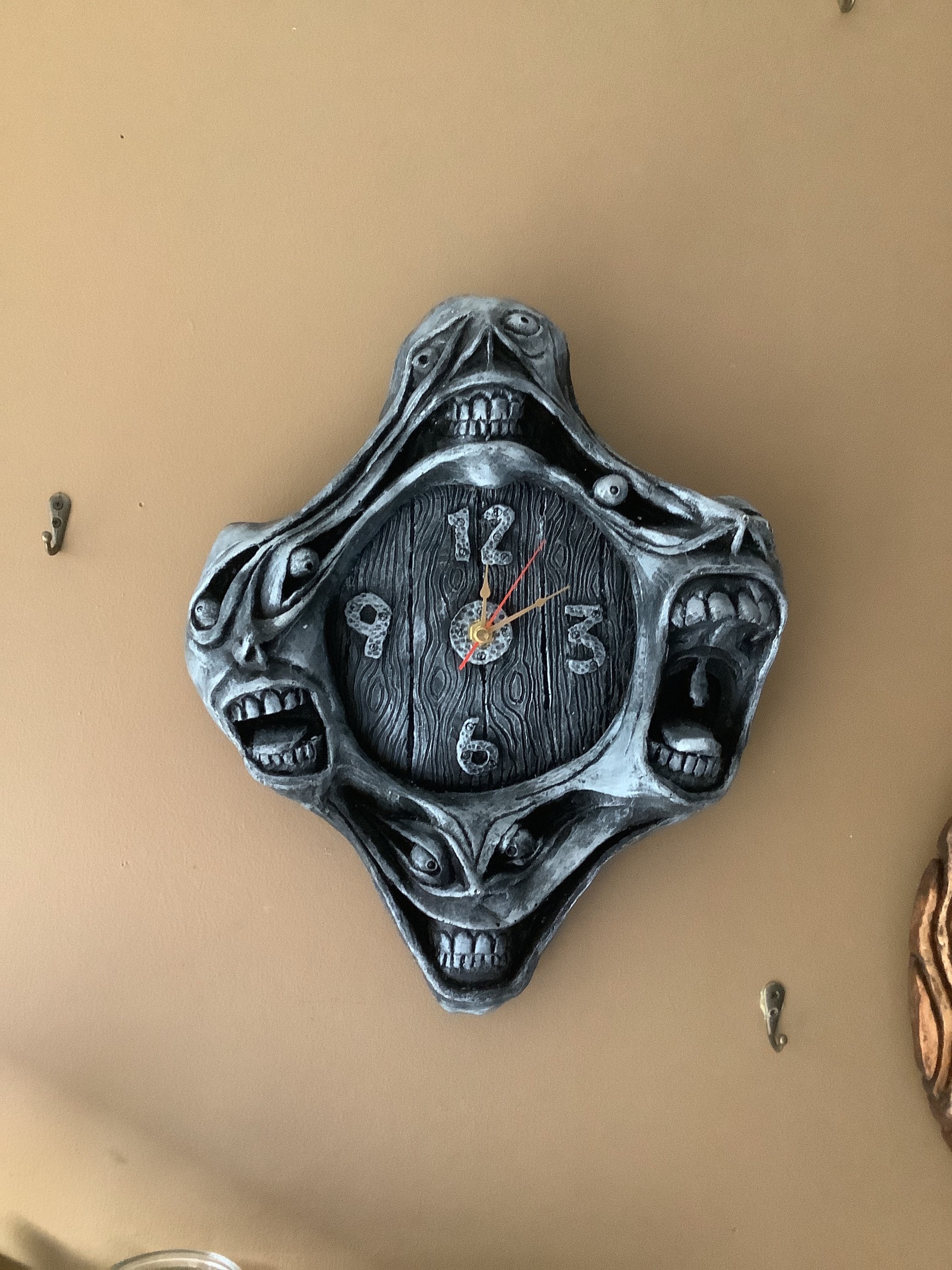 Large Wall Hanging Gaping Gob Clock - Etsy