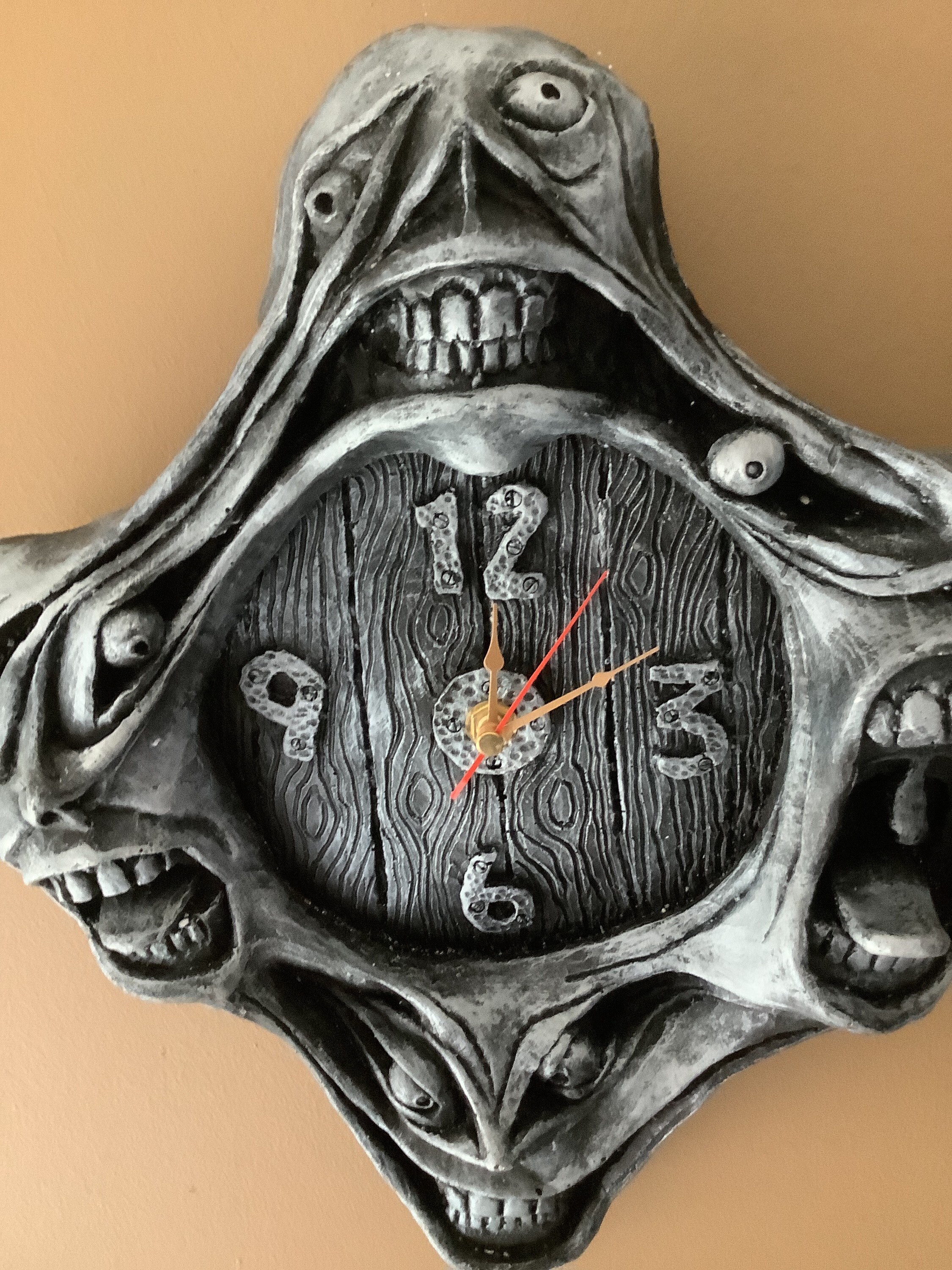 Large Wall Hanging Gaping Gob Clock - Etsy