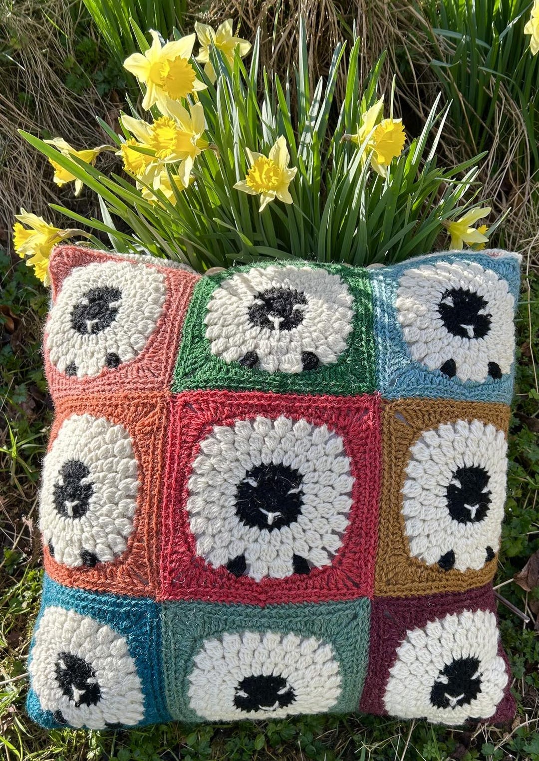 The 'wee Sheepies' - Crochet Pattern - Cushion - Motif - Granny Square ...