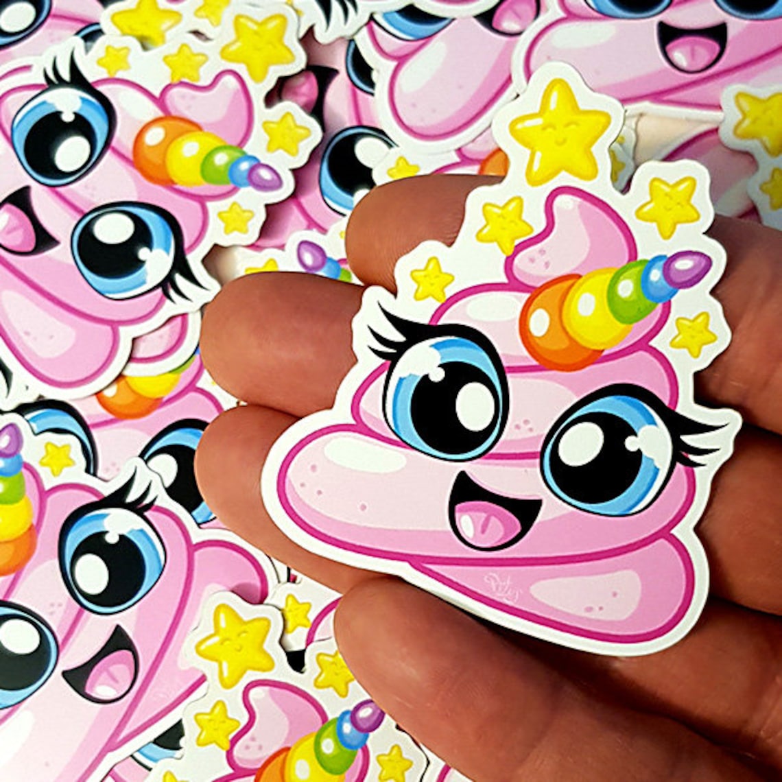 Etiqueta engomada del emoji del unicornio caca rosa emoji lindo del ...