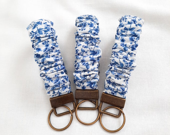 Scrunchie Keychain Wristlet Blue Floral, Scrunchie for Keys, Scrunchie ...