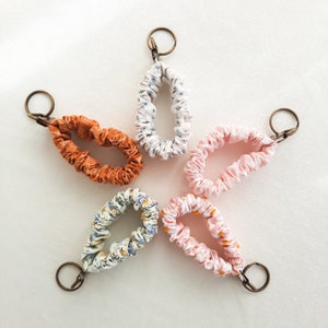 Scrunchie Keychain Wristlet, Key Fob Keychain, Scrunchie Keychain ...