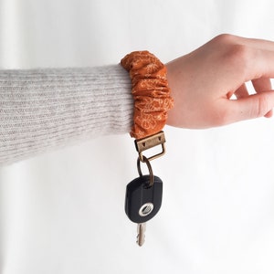 Scrunchie Keychain Wristlet, Key Fob Keychain, Scrunchie Keychain ...