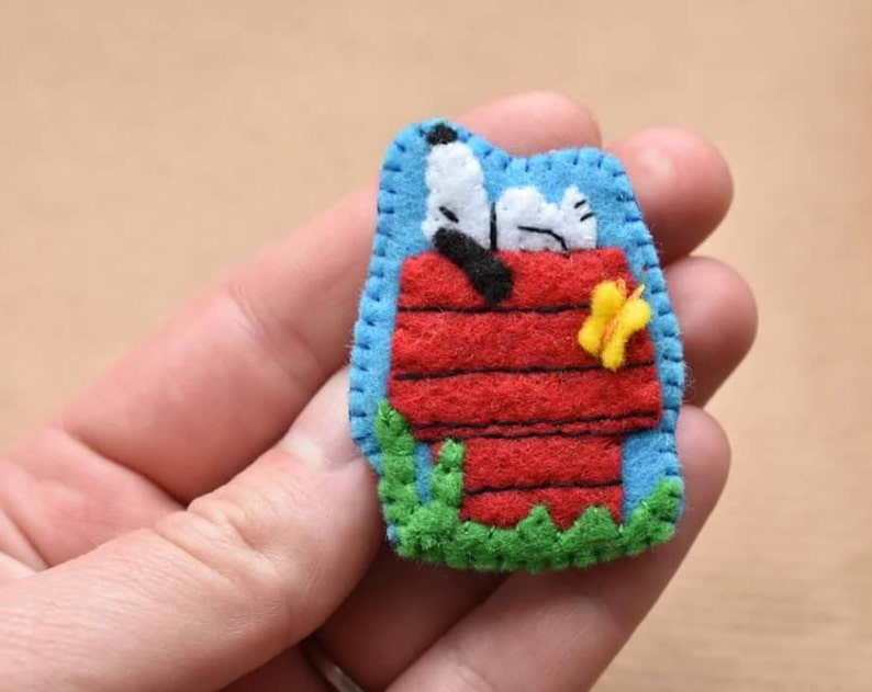 Snoopy Felt brooch Charlie Brown Snoopy brooch Animal | Etsy