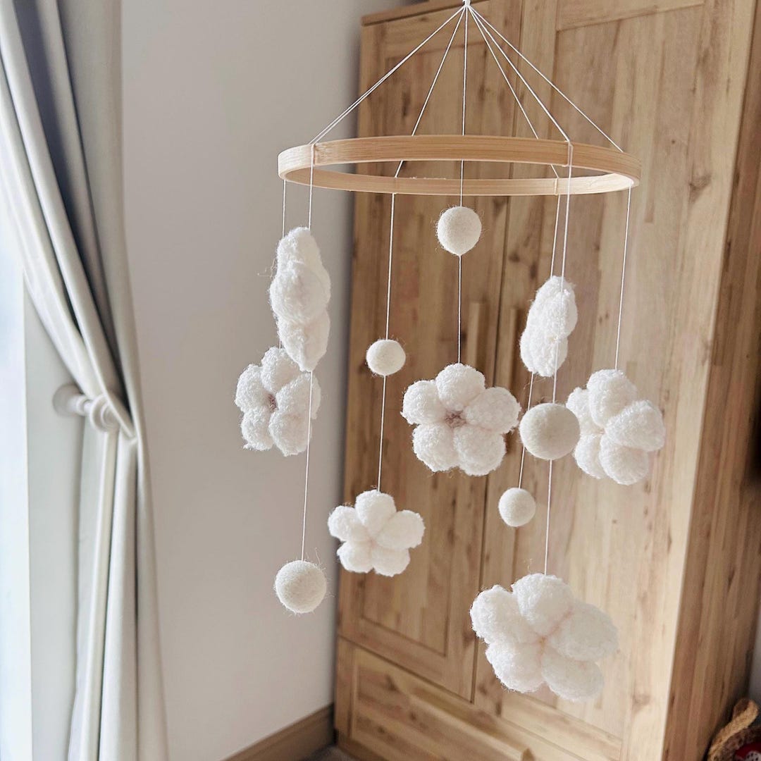 White Daisy Flower Mobile: Boucle Nursery Decor - Etsy