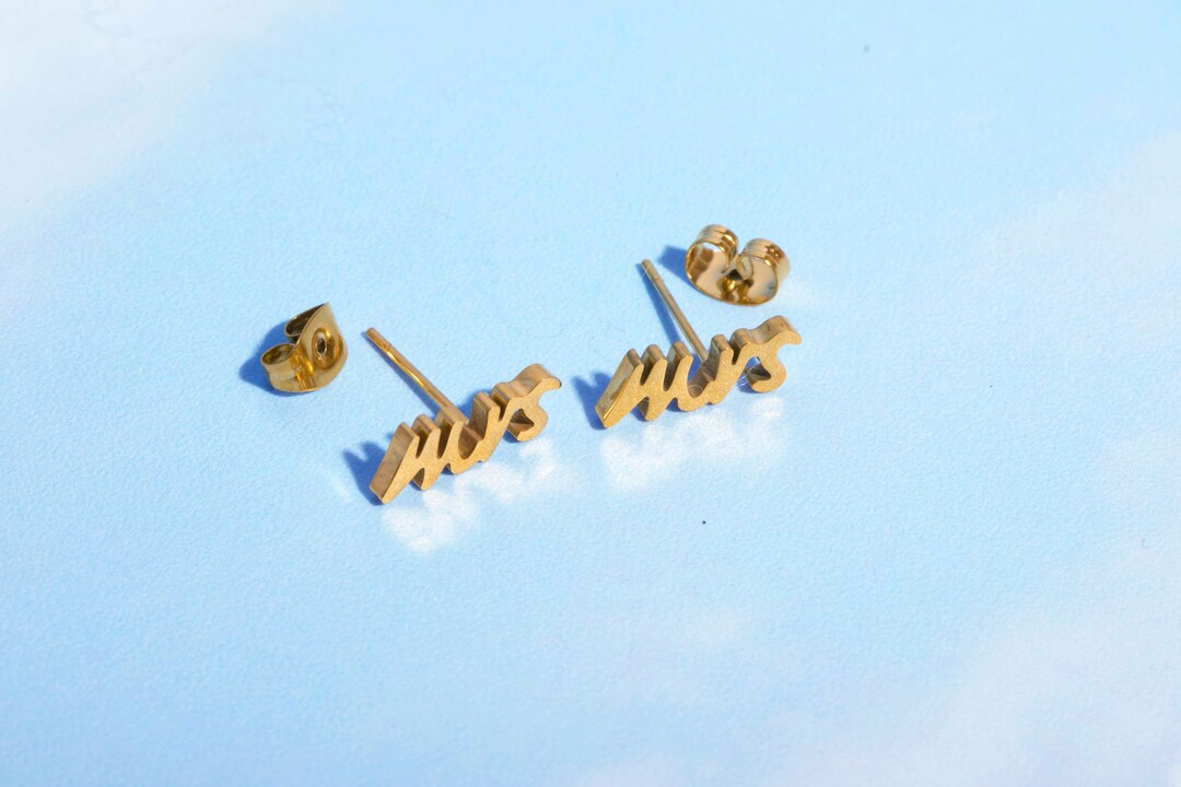 Mrs Earrings / Engagement Gift / Bridal Shower Gift / Wedding Jewelry ...