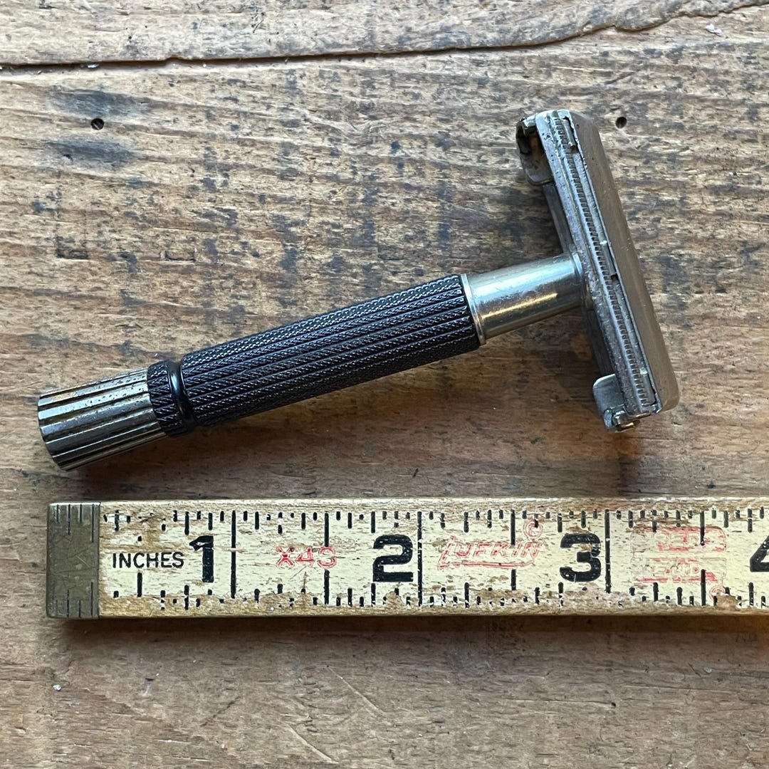 Vintage 1969 Gillette Double Edged Safety Razor Flare Tip, Date Code O1 ...