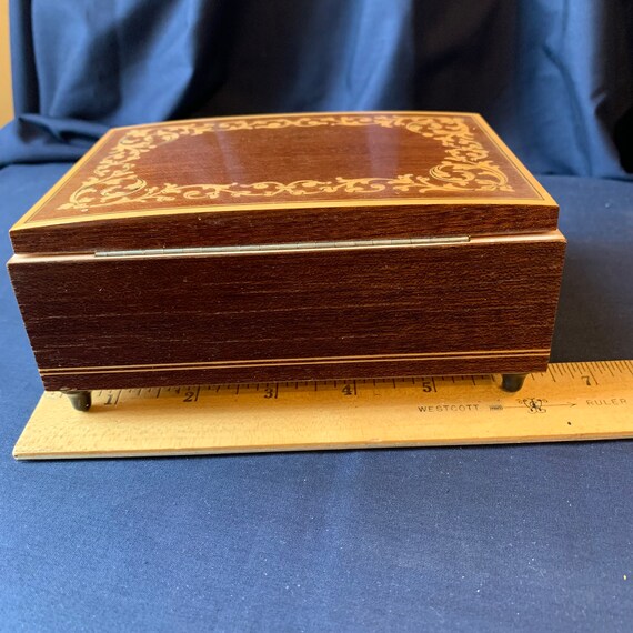 Vintage musical Italian Jewelry Box - Gem